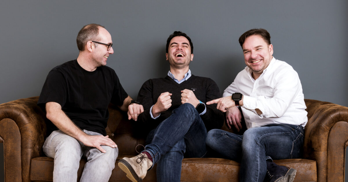 Workerbase: Start-up entwickelt Smartwatch für die Industrie | FACTORY